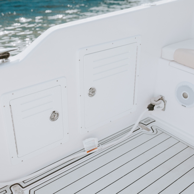 ArrowCat Power Catamarans | The ArrowCat 320 Express Cruiser