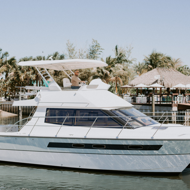 The 420 Flybridge Design | ArrowCat Power Catamarans