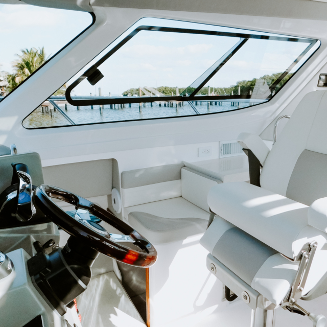 ArrowCat Power Catamarans | The ArrowCat 320 Express Cruiser