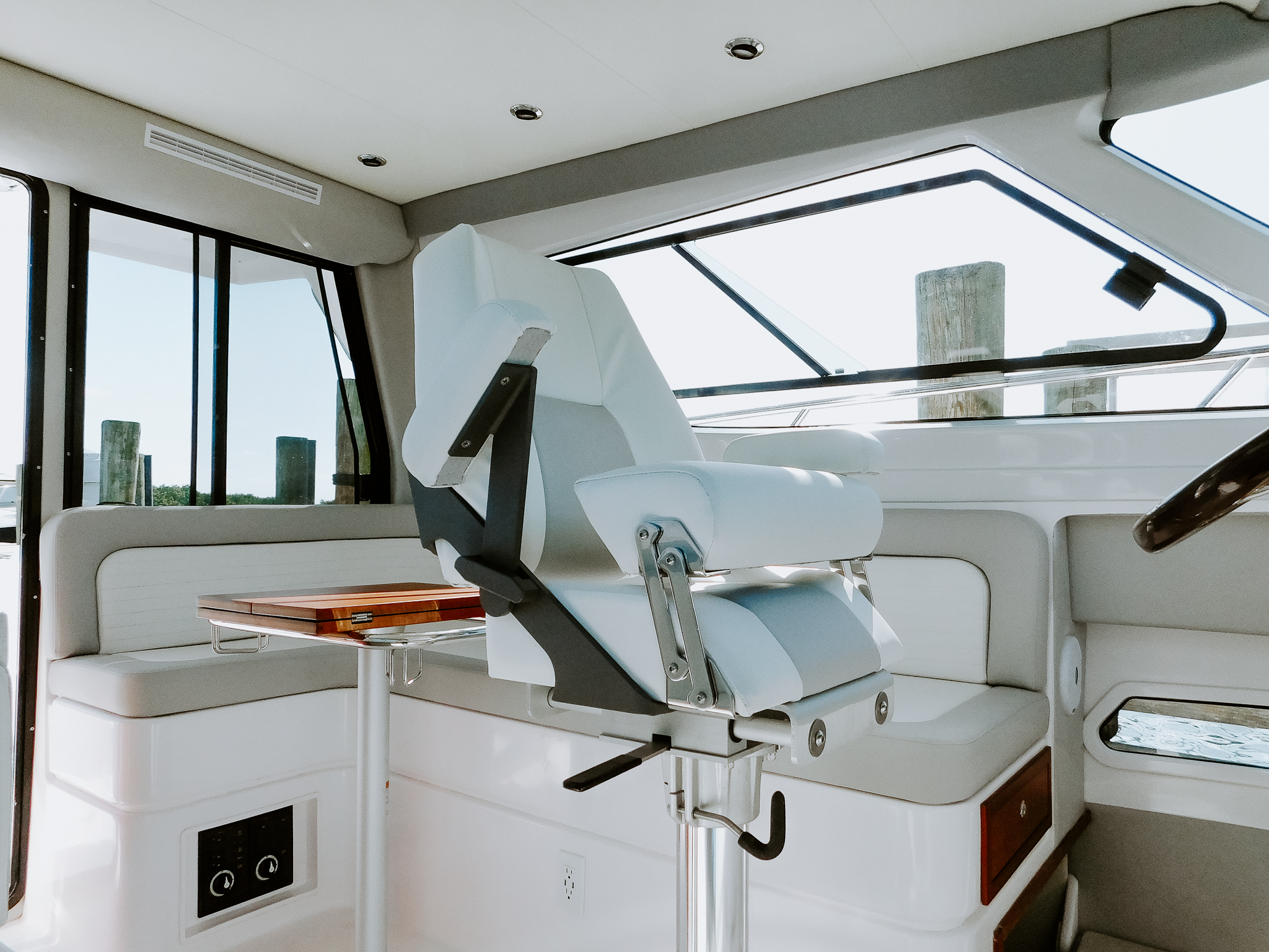 ArrowCat Power Catamarans | The ArrowCat 320 Express Cruiser