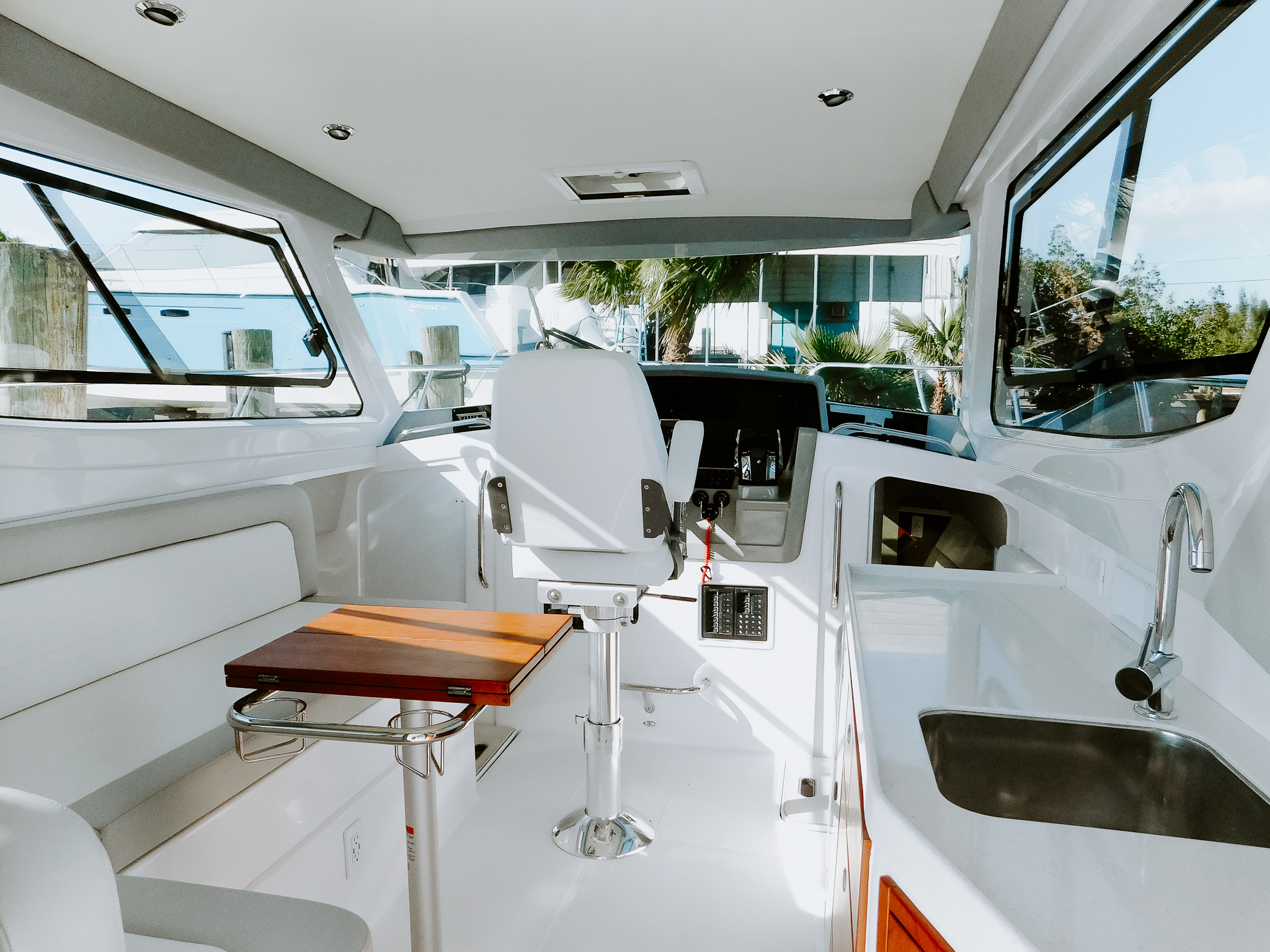 ArrowCat Power Catamarans | The ArrowCat 320 Express Cruiser