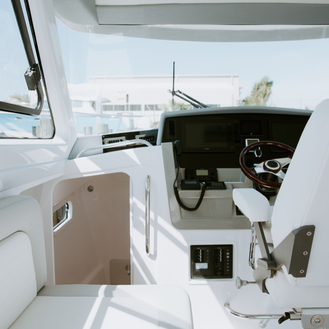 ArrowCat Power Catamarans | The ArrowCat 320 Express Cruiser